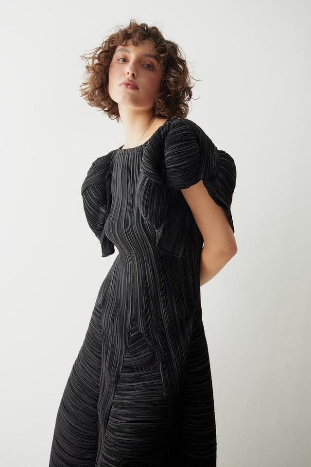 BLACK X-LINE PLEATED MIDI DRESS | CULT MIA | Tamar Keburia
