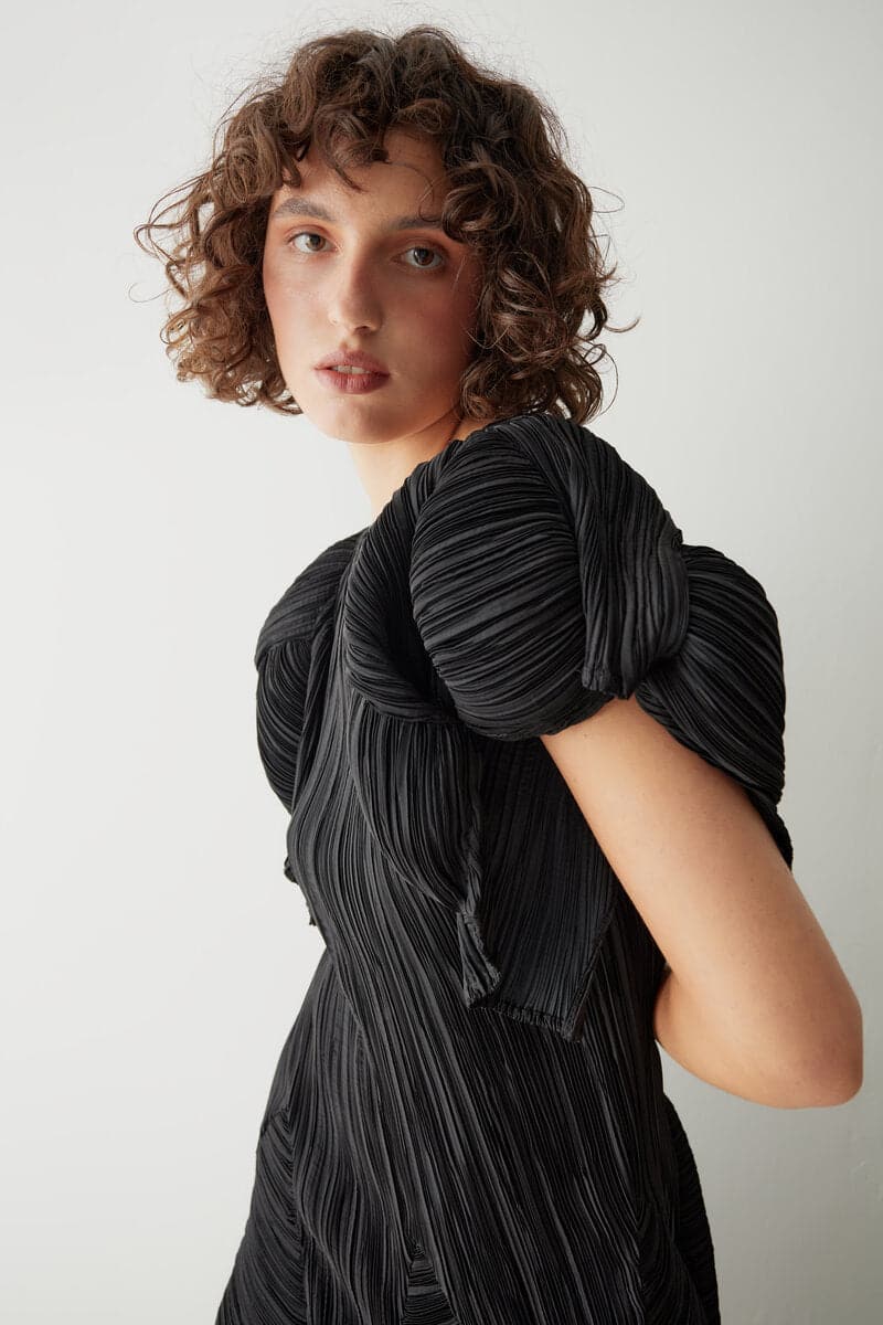 BLACK X-LINE PLEATED MIDI DRESS | CULT MIA | Tamar Keburia