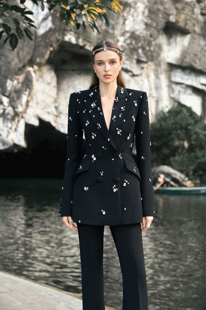 BLACK PEAK LAPEL STONE EMBELLISHED SUIT | CULT MIA | Tracy Studio