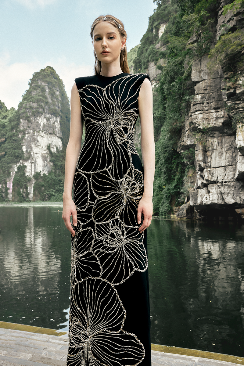 BLACK SLEEVELESS CRYSTAL ORCHID PATTERN GOWN | CULT MIA | Tracy Studio