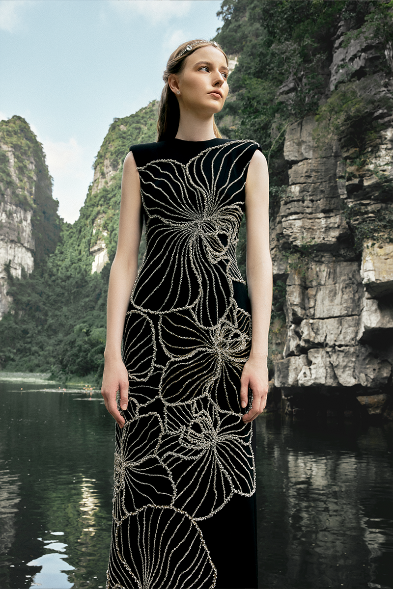 BLACK SLEEVELESS CRYSTAL ORCHID PATTERN GOWN | CULT MIA | Tracy Studio