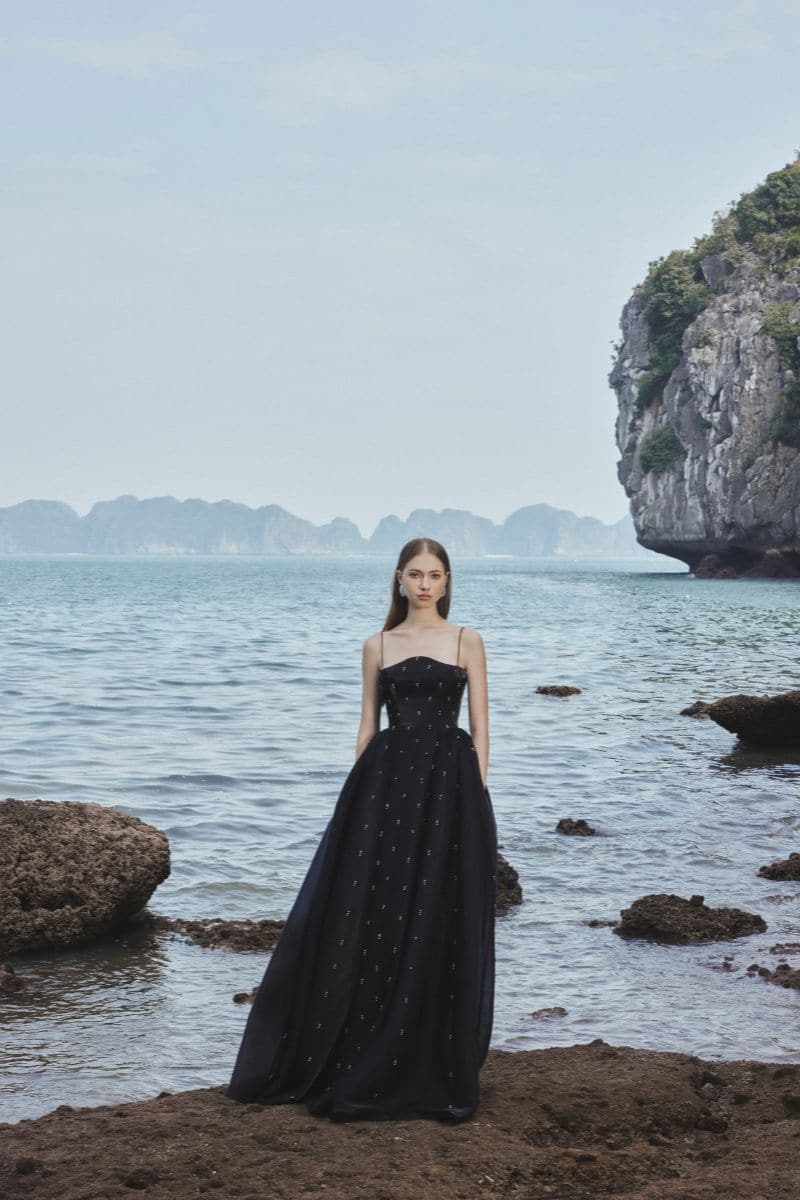 STRAPLESS FULL DRESS WITH STONE EMBELLISHMENT | CULT MIA | Tracy Studio